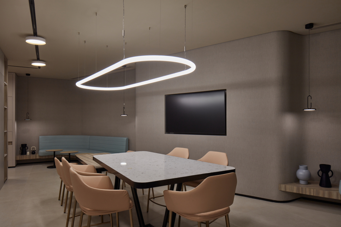 Roar designs Dubai Internet City’s multi-purpose management offices ...